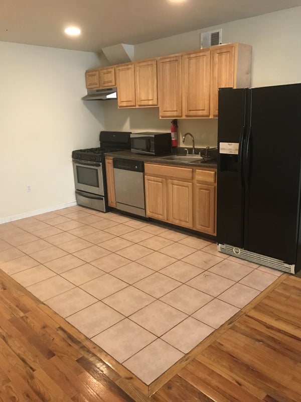 '1 Large Room Available ' Room to Rent from SpareRoom