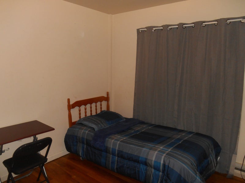 'Neat, Affordable Room with Furniture $680 - Bronx' Room to Rent from ...