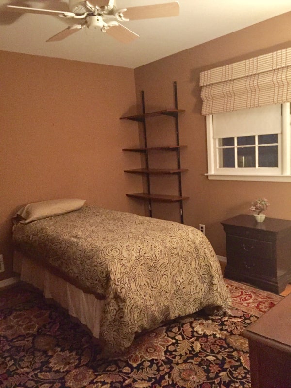 'Great room for rent, private bath,& livi room.' Room to Rent from ...