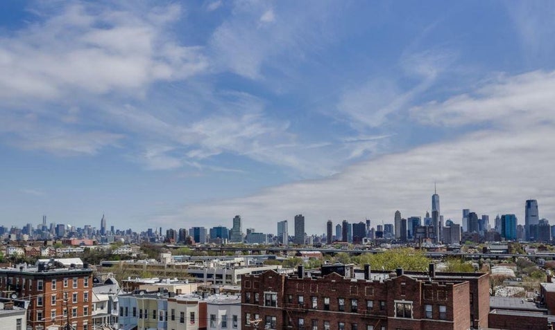 'Lrg Room Available Walking Distance from JSQ Path' Room to Rent from ...