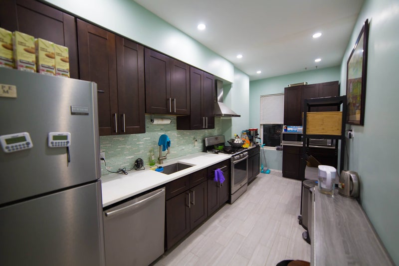 'Room for Rent $1,000 With shared bathroom/kitchen!' Room to Rent from ...