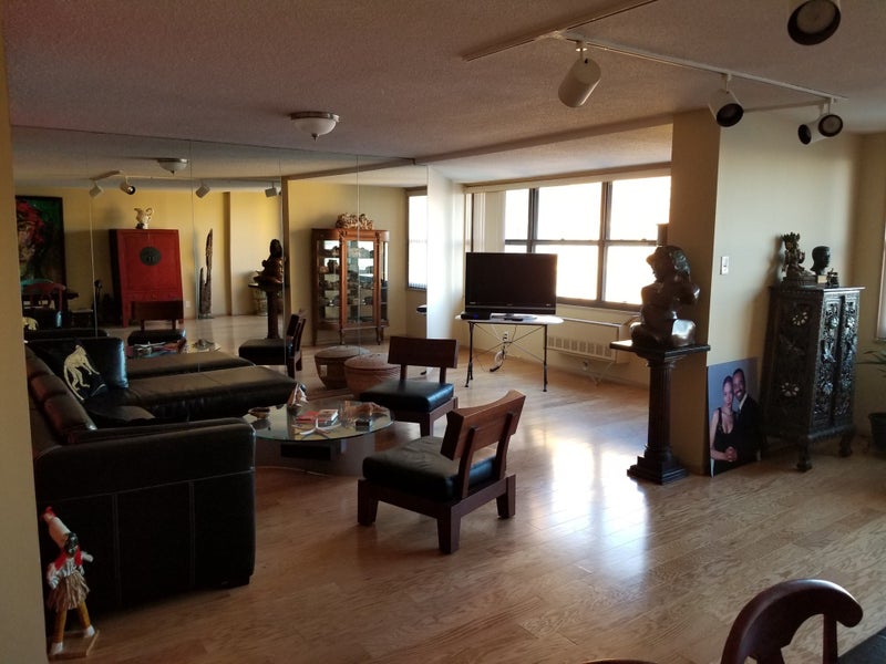 '3 beds/ 3 baths / shared living, dinning, kitchen ' Room to Rent from ...