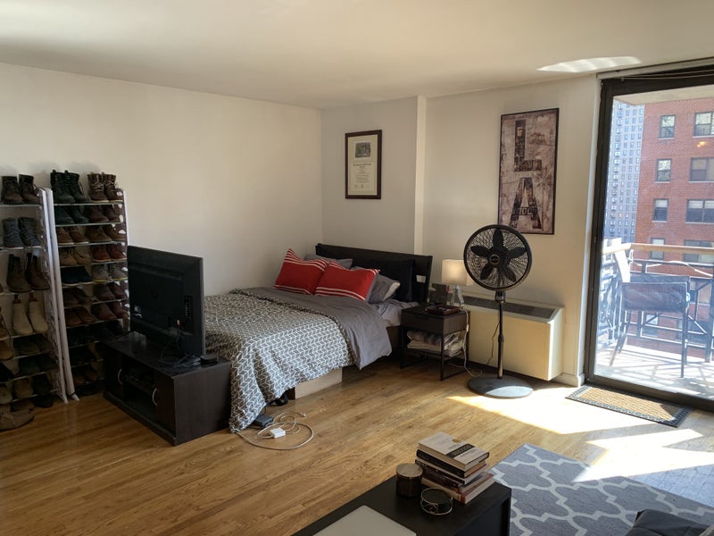 'Spacious Studio Apartment w/Large Balcony!' Room to Rent from SpareRoom