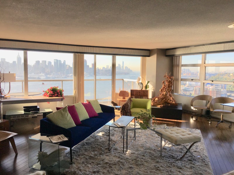 'Fully Furnished Large Condo Apt City Views' Room to Rent from SpareRoom