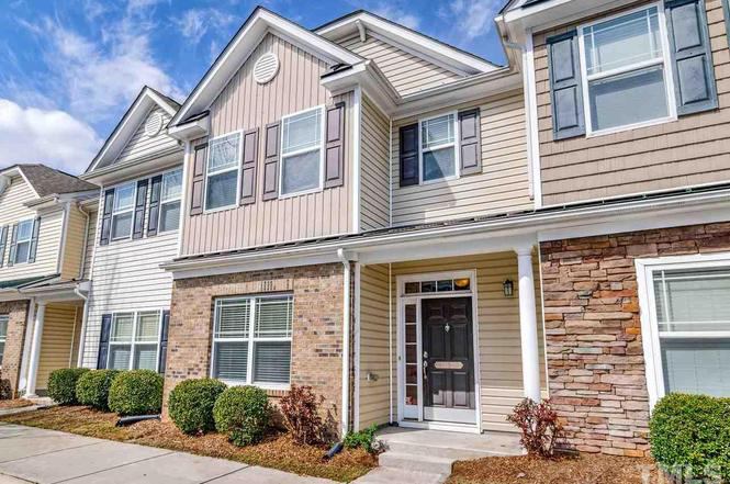 'Large Room for Rent in 2 Bedroom Townhouse' Room to Rent from SpareRoom