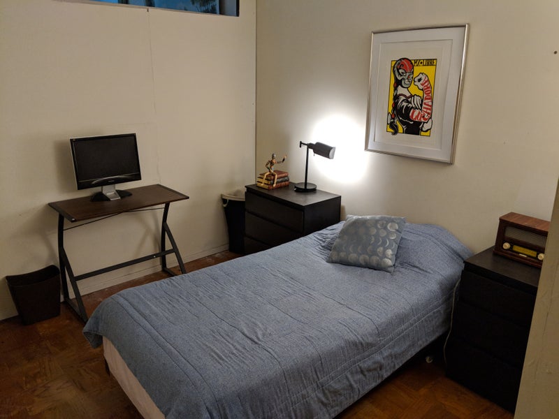'Share with active, gregarious 50 yr old straight m' Room to Rent from ...