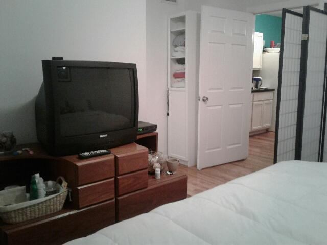 'Cozy room with private access in Surfside ' Room to Rent from SpareRoom