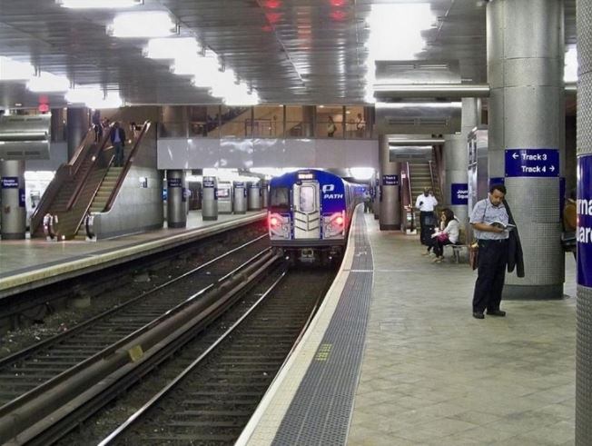 'Queen Bed - Only 8 Minutes From JSQ Path NYC' Room to Rent from SpareRoom