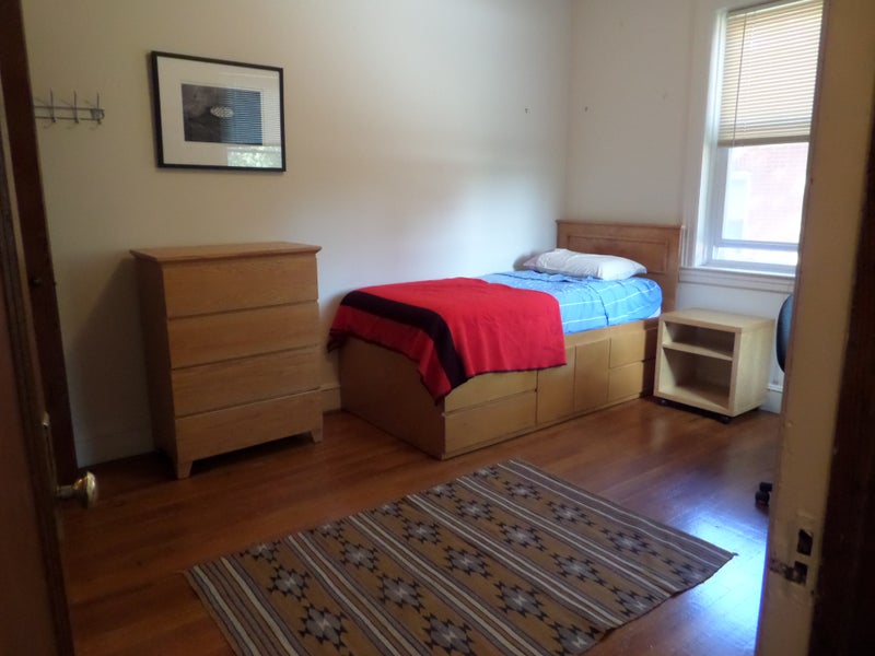 'Pretty Furnished Room in Beautiful Private House' Room to Rent from ...