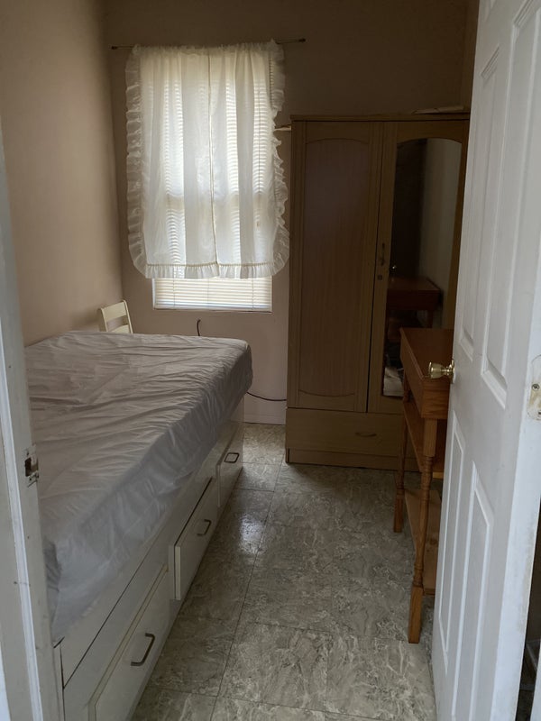 'Small inexpensive room for one' Room to Rent from SpareRoom