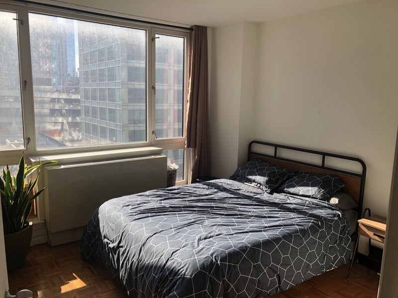 'Room in Luxury High Rise ' Room to Rent from SpareRoom