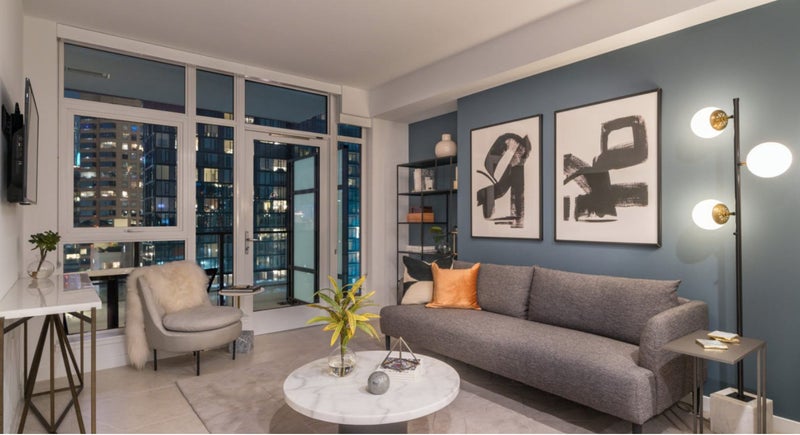 'Luxury Skyrise Apartment - DTLA' Room to Rent from SpareRoom