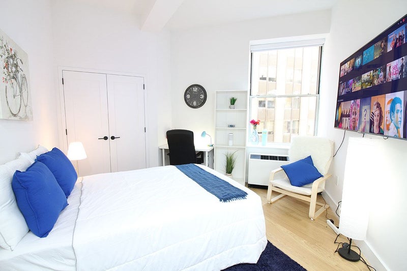 'Fully Furnished Luxury Downtown Room, All Included' Room to Rent from ...