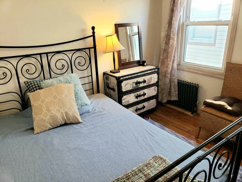 'Beautiful Furnished Room in Sunnyside/Woodside' Room to Rent from ...