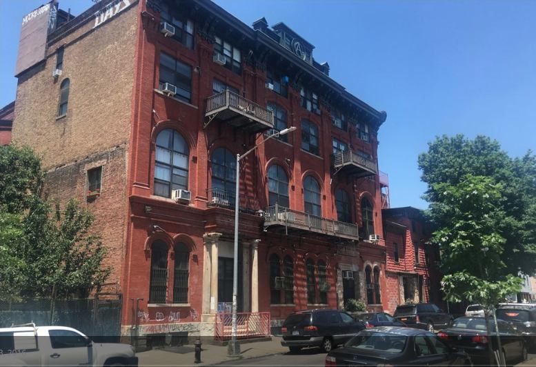 'Rm in Opera House Lofts: dance studio gym lounge++' Room to Rent from ...