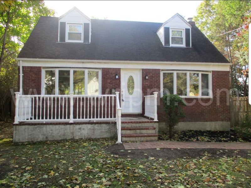 'Shared house rental. 2 rooms available June 29th.' Room to Rent from ...