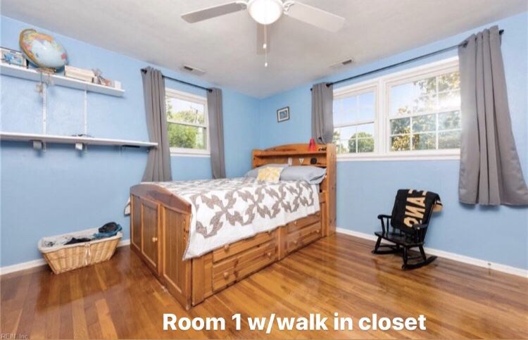 'Looking For 2 Roomies ' Room to Rent from SpareRoom