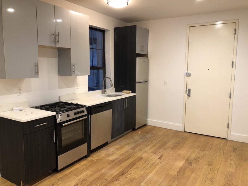 'Rooms Available in Newly Renovated Apartment!' Room to Rent from SpareRoom