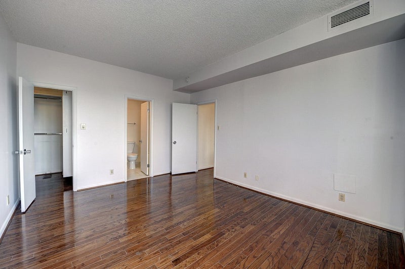 'Room available in a 2 bedroom 2 bathroom condo ' Room to Rent from ...