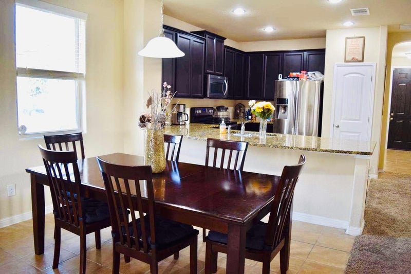 'Very nice 5 bedroom house with nice amenities' Room to Rent from SpareRoom