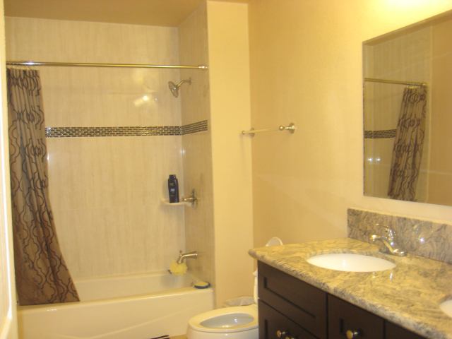 'Room For Rent Private Entrance & Share Bathroom' Room to Rent from ...