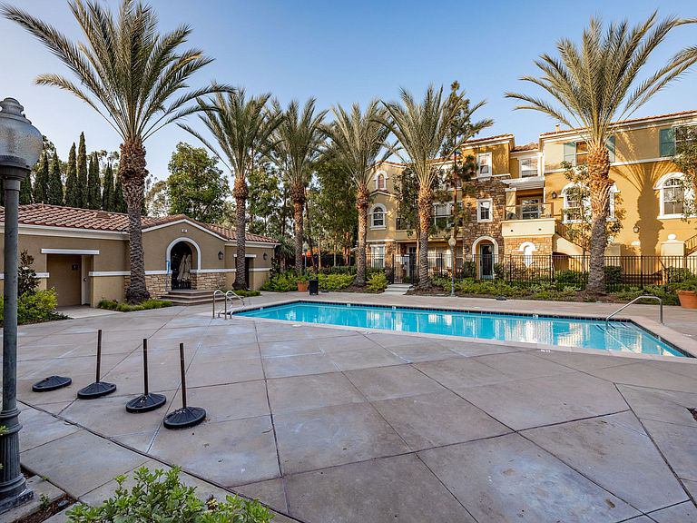 'Gorgeous Irvine Condo' Room to Rent from SpareRoom