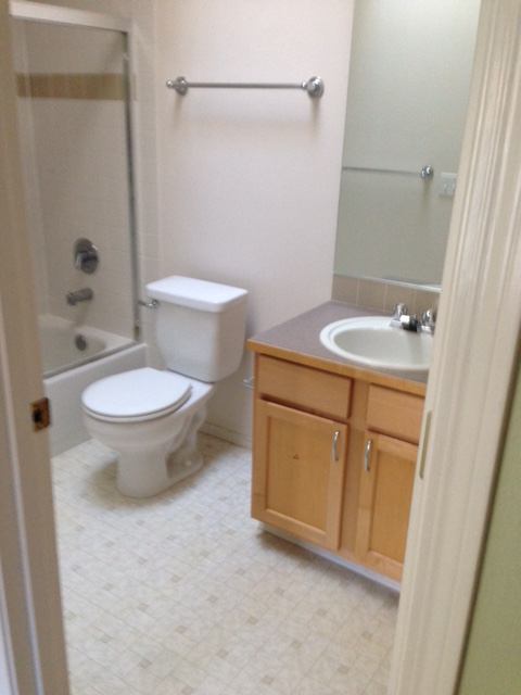 'Large Furnished Room in Townhouse w/ Private Bath' Room to Rent from ...