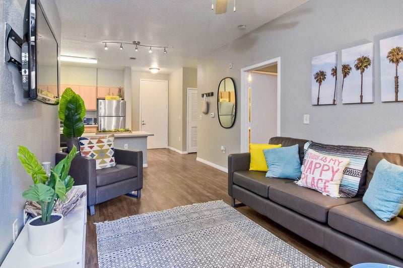 'Bed in neat shared room available! 5025 Apartments' Room to Rent from ...