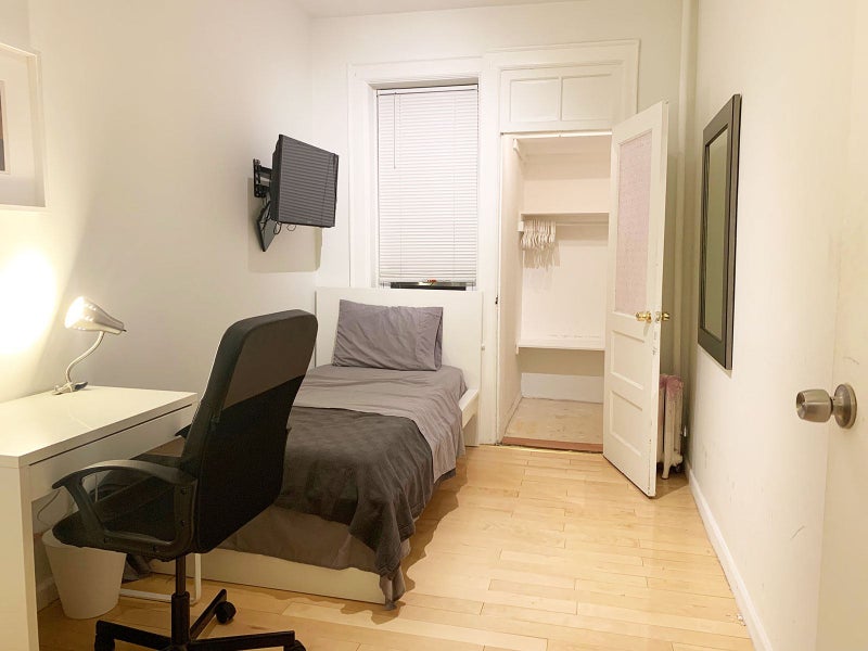 'NOV 1 -Fully frnshd room, in priv. house/Sunnyside' Room to Rent from ...