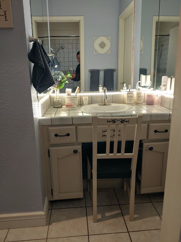 'Renovated French Country Ensuite in Desirable Comm' Room to Rent from ...