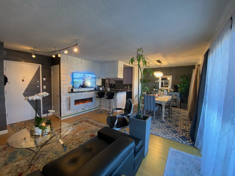 'Private Room/Bath and Balcony Access ' Room to Rent from SpareRoom