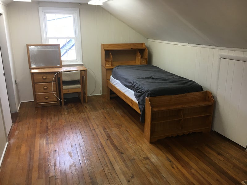 'Large Room On A Nice Quite Street Close To Tcnj' Room to Rent from ...