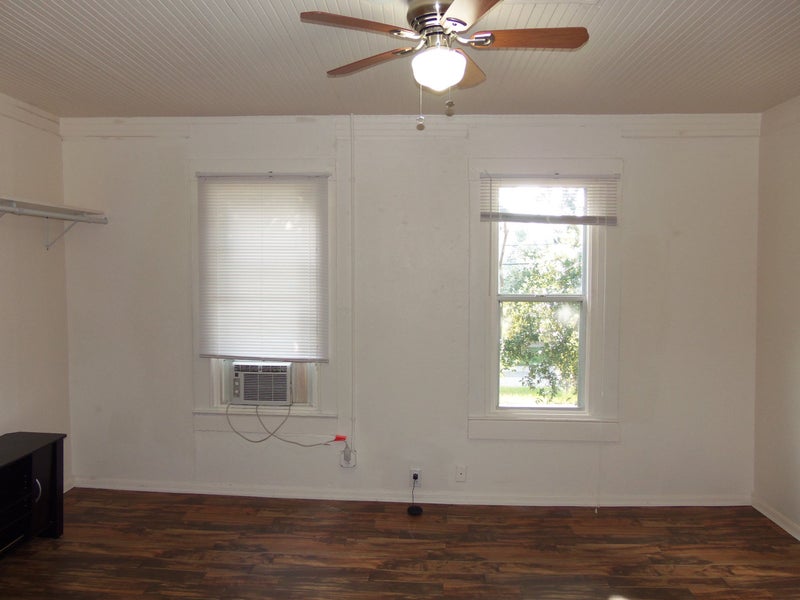 'Renovated, Clean, 2nd floor Room in downtown area' Room to Rent from ...