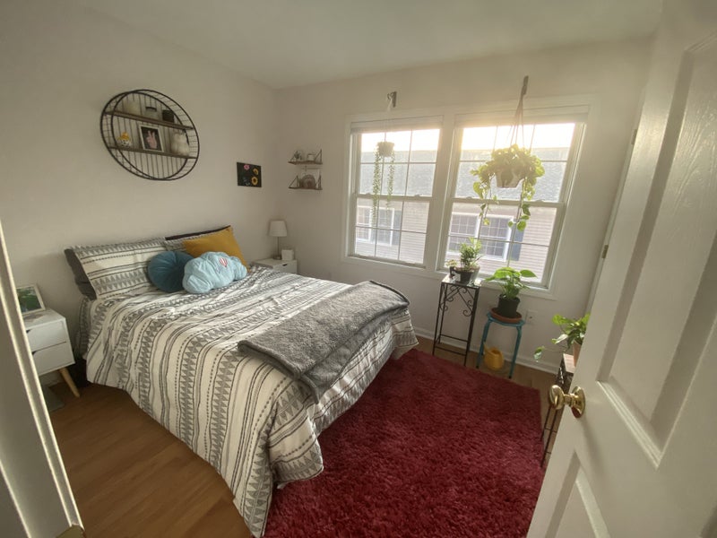 'Cozy room in a downtown three-floor townhouse!' Room to Rent from ...