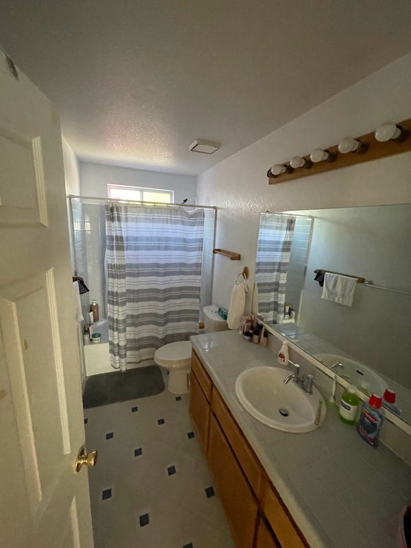 'Room for Rent - Cuartos en Renta' Room to Rent from SpareRoom