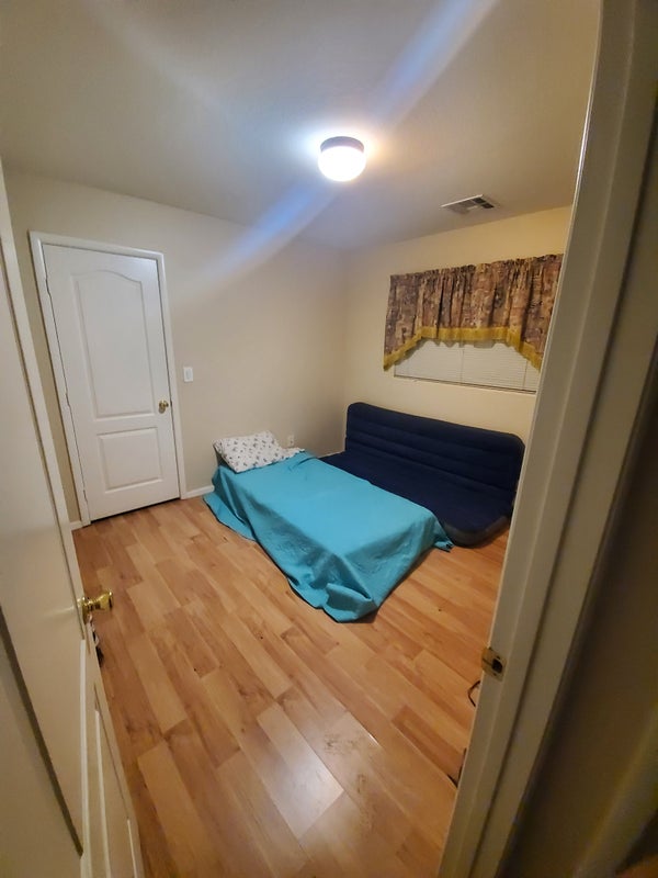 'Room for rent near Sunset and 215' Room to Rent from SpareRoom