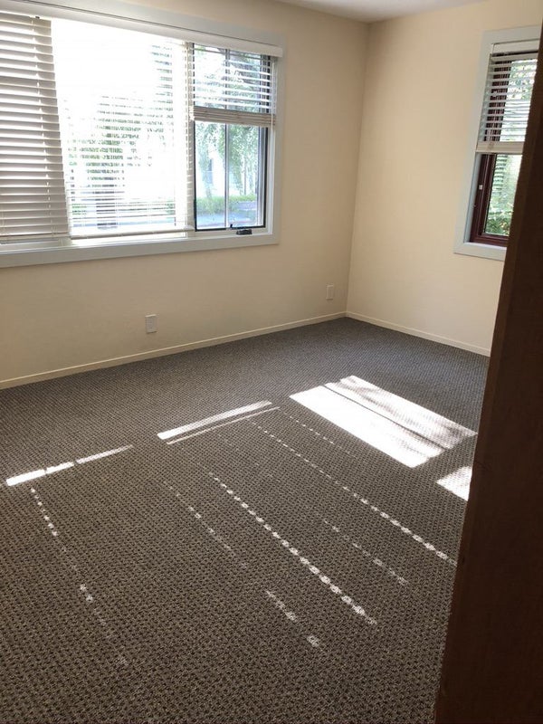 'Sunny, Large Apartment in Perfect Area; 550 Sq Ft' Room to Rent from ...