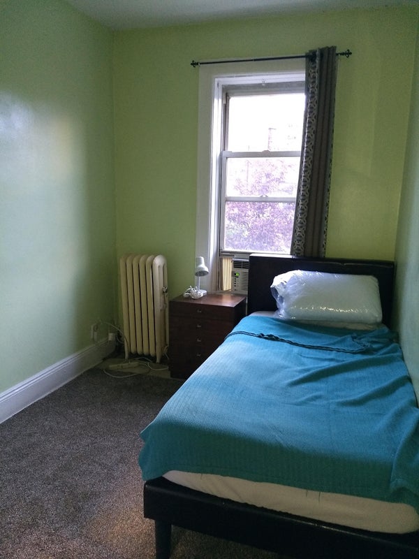 'One Room for Rent in Sunnyside.' Room to Rent from SpareRoom
