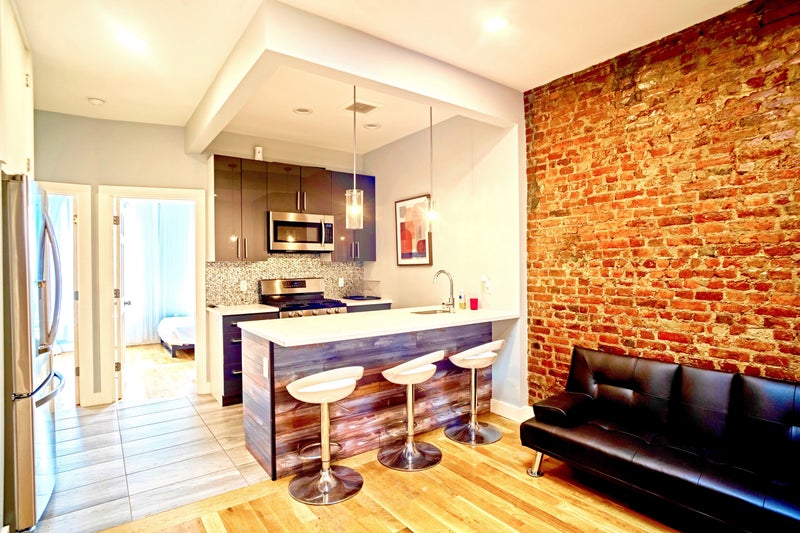 '😍Killer Apt! Furnished, Modern, Maid Service!' Room to Rent from SpareRoom