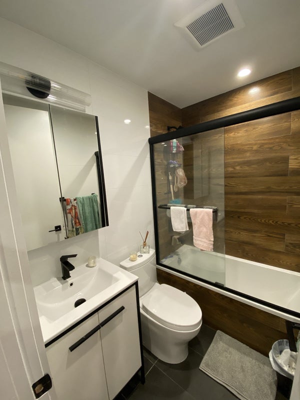 'Bright medium-size room in amazing apt!' Room to Rent from SpareRoom