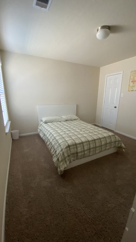 'Medium Size Romm ' Room to Rent from SpareRoom