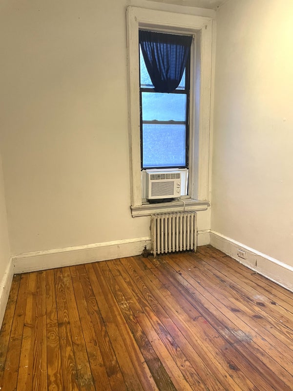 '11x7 Room in Crown Heights' Room to Rent from SpareRoom