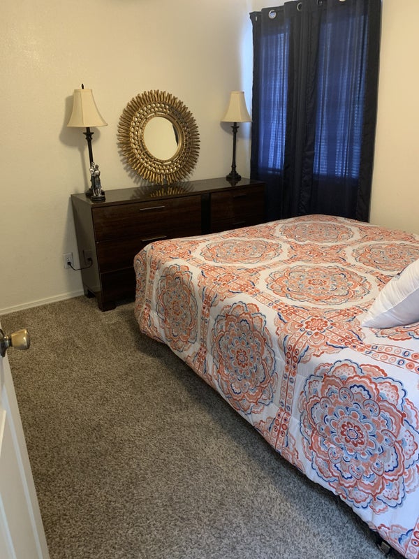 'Lovely and Cozy Home w/ 1 Bedroom to rent short te' Room to Rent from ...