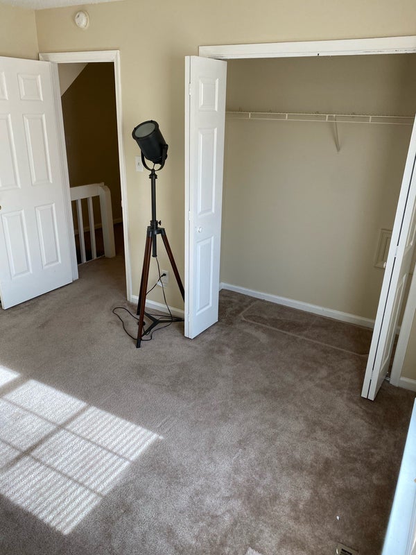 'Private second floor bed & bath. Utilities covered' Room to Rent from ...