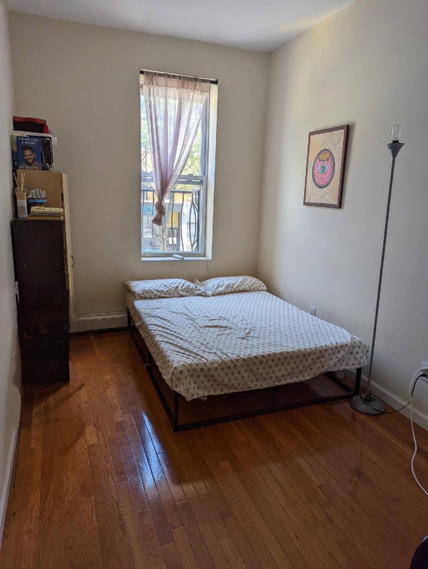 'Large Room in Bay Ridge' Room to Rent from SpareRoom