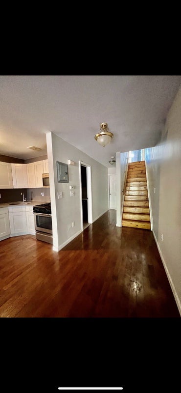 '3 bed 3.5 bath TRiPLEX' Room to Rent from SpareRoom