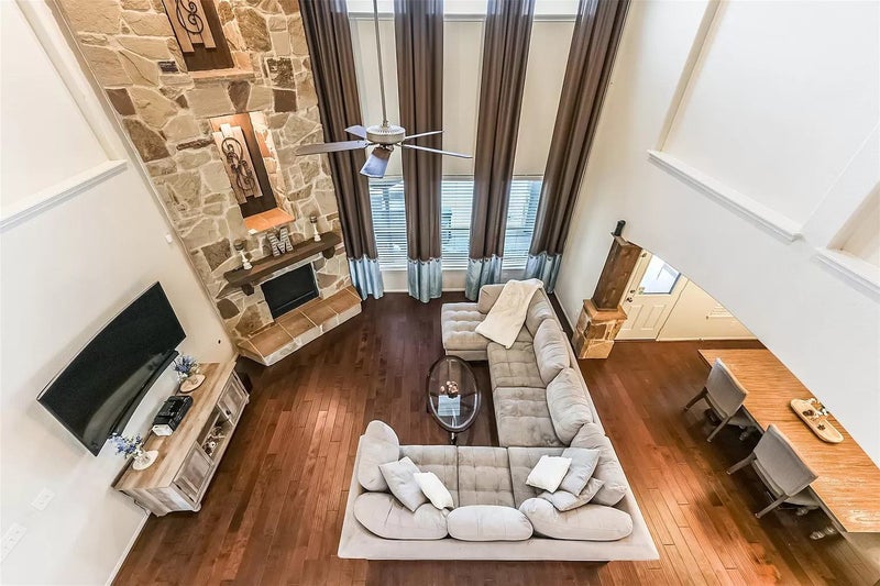 'Large Beautiful Home with Pool / Upgrades, Turnkey' Room to Rent from ...