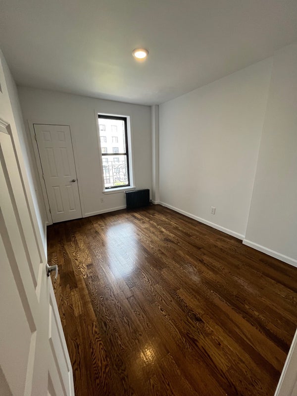 'Rooms in 4bed/2bath Harlem' Room to Rent from SpareRoom