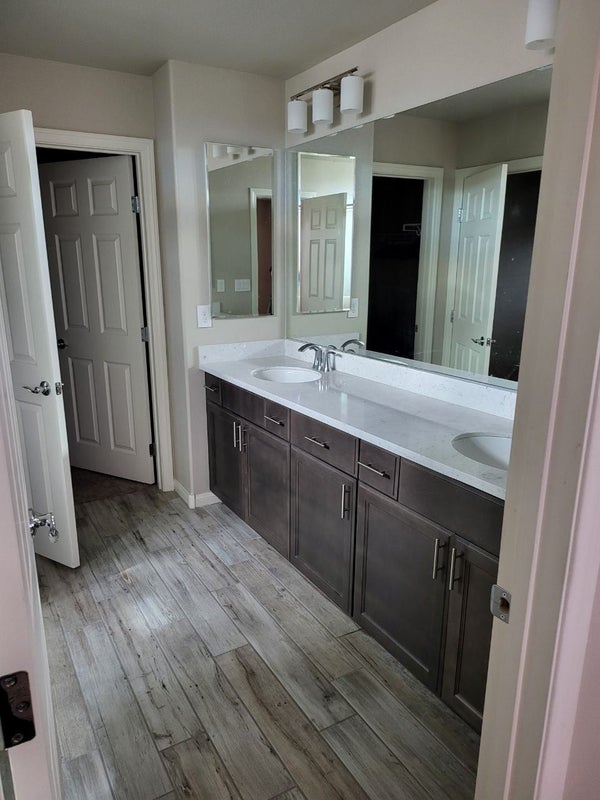 '600ft2 - Large Private Master Bedroom w/ Living Rm' Room to Rent from ...