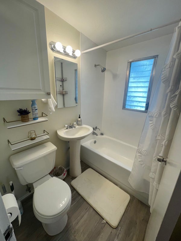 'Bedroom with shared bathroom in cozy home' Room to Rent from SpareRoom